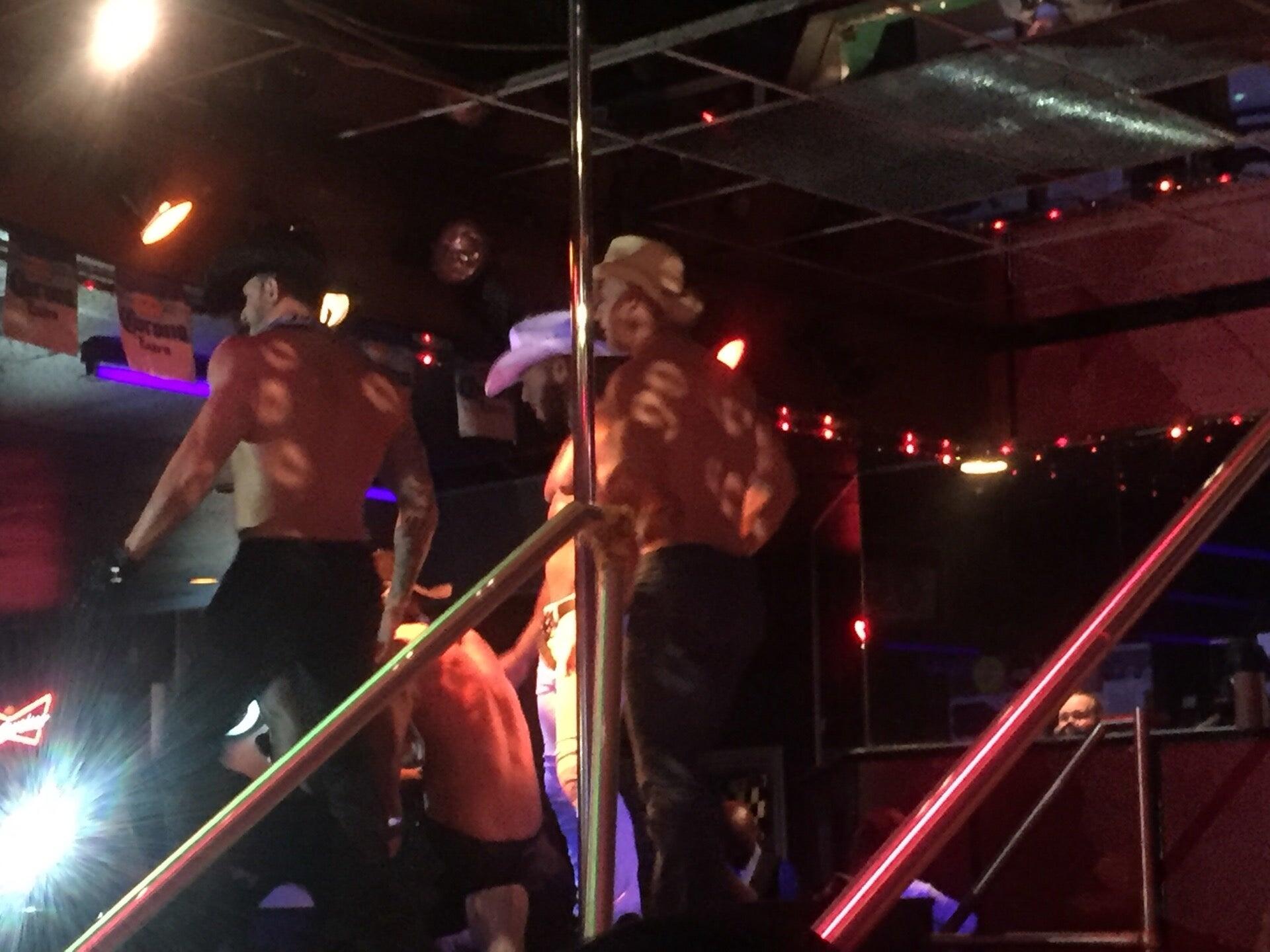 Crossover's Entertainment Lounge - Barrie - Nextdoor